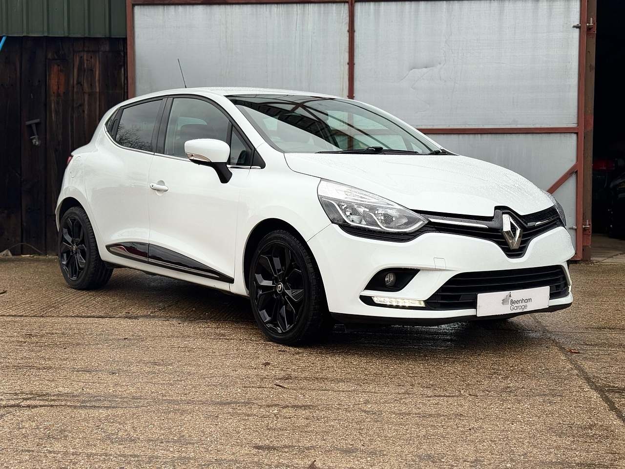 Used 2018 Renault Clio TCe Iconic For Sale in Berkshire (U3137 ...