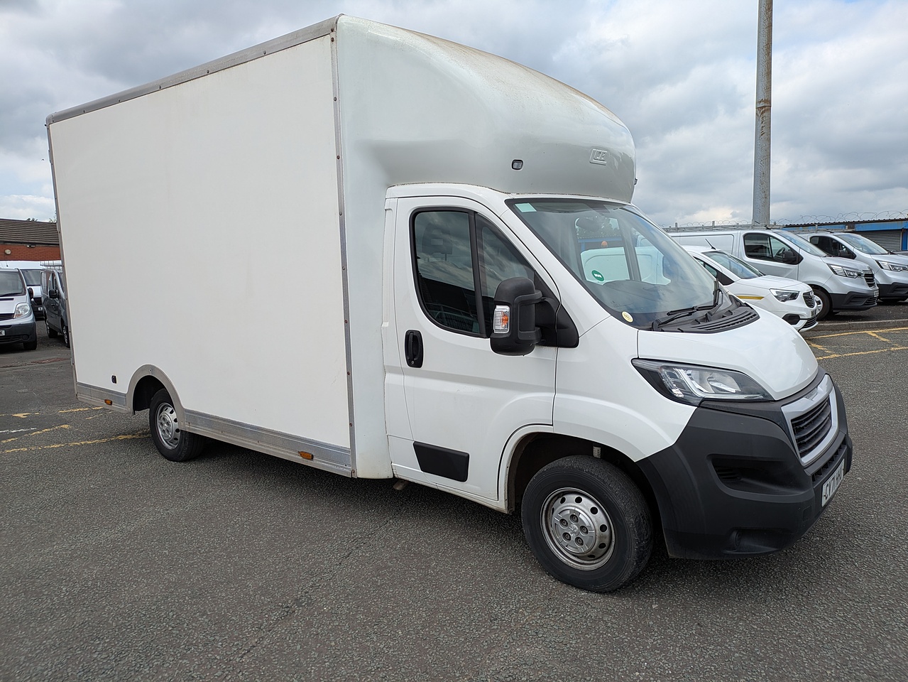 Used 2021 Peugeot Bluehdi 335 L3 Low Luton 2.2 2dr Chassis Cab Manual ...