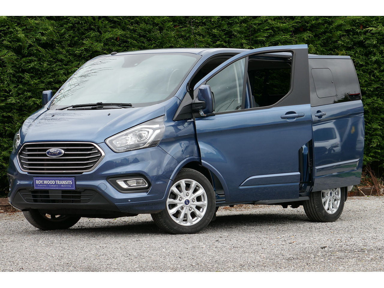 Used 2021 Ford Tourneo Custom Independence RS 3+3 Wheelchair access Van ...