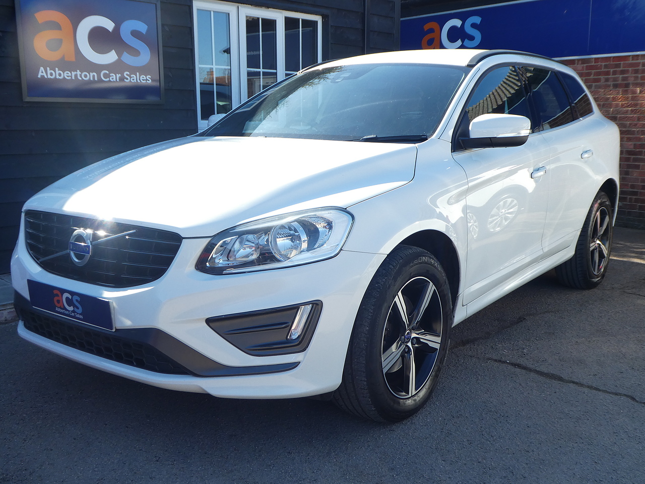 Used 2016 Volvo XC60 D4 R-Design Nav For Sale in Essex (U9293 ...