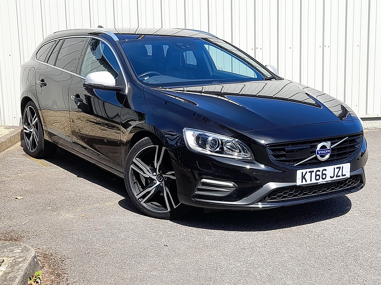 Used 2017 Volvo V60 D4 R-Design Lux Nav For Sale (U149083) | Highfield ...