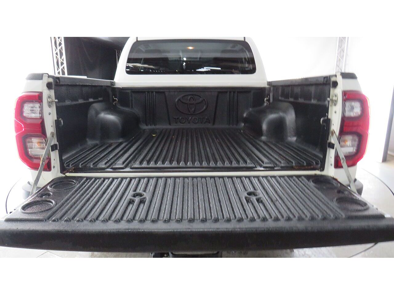 Used 2022 Toyota Hilux D-4D Invincible For Sale (U150521) | Highfield ...