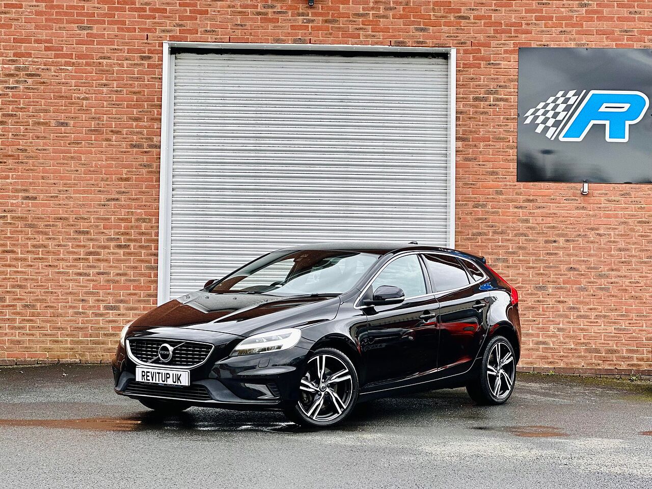 Used 2017 Volvo V40 D4 R-Design Pro For Sale (U1879) | Rev It Up UK