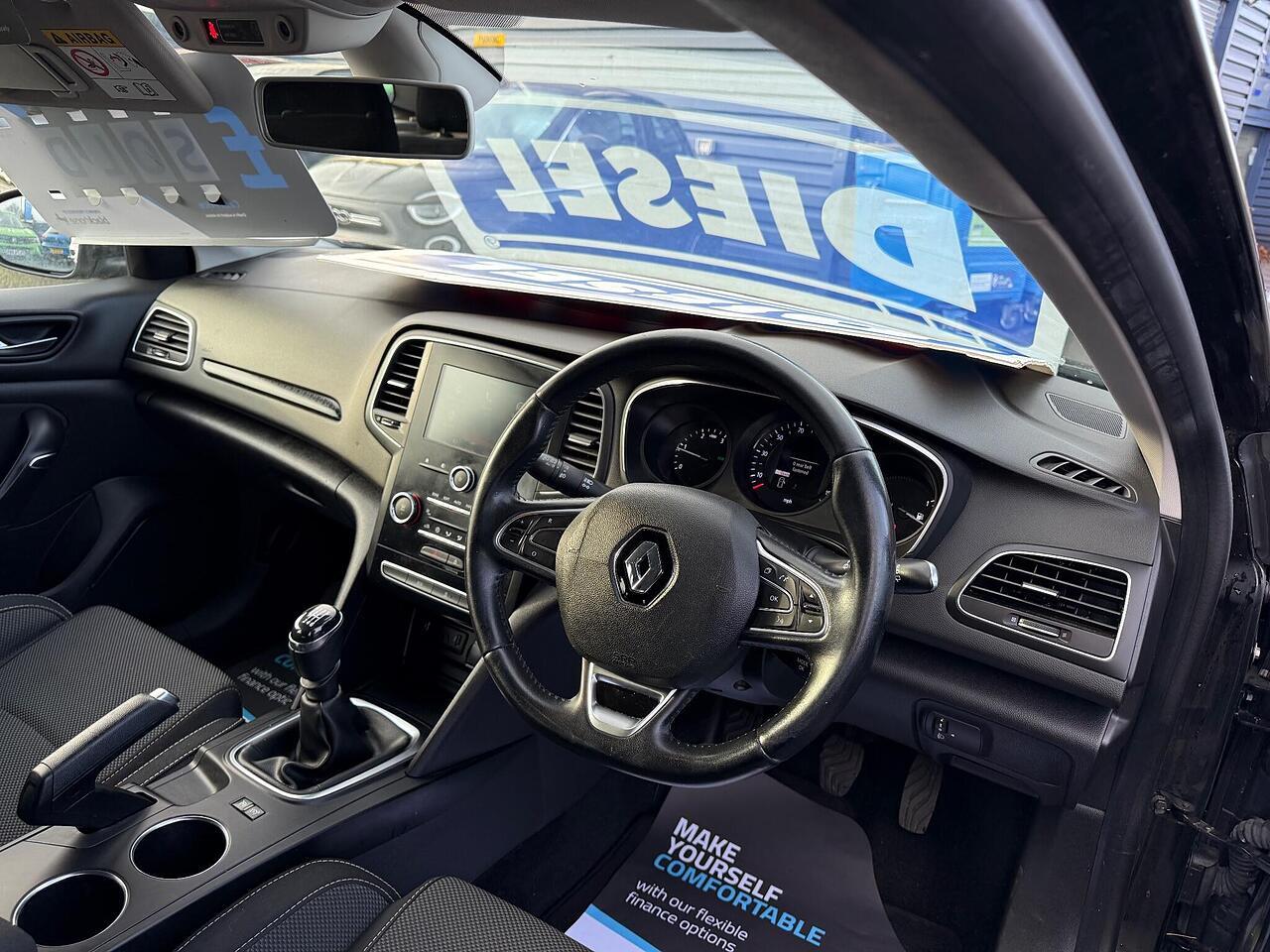 Used 2019 Renault Megane 1.5 Blue dCi Play Sport Tourer 5dr Diesel ...