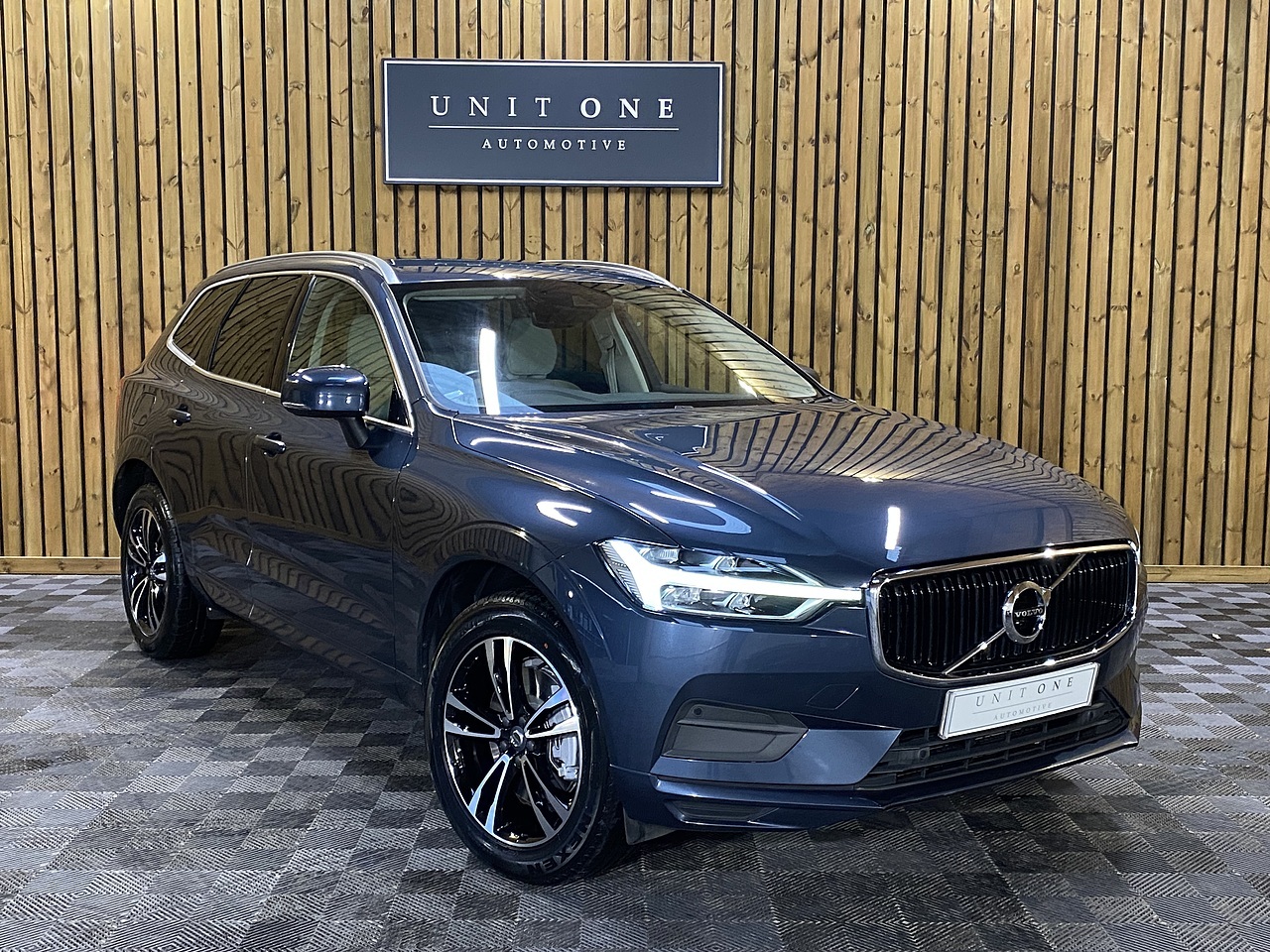 Used 2019 Volvo XC60 T4 Edition For Sale in West Sussex (U3028) | Unit ...