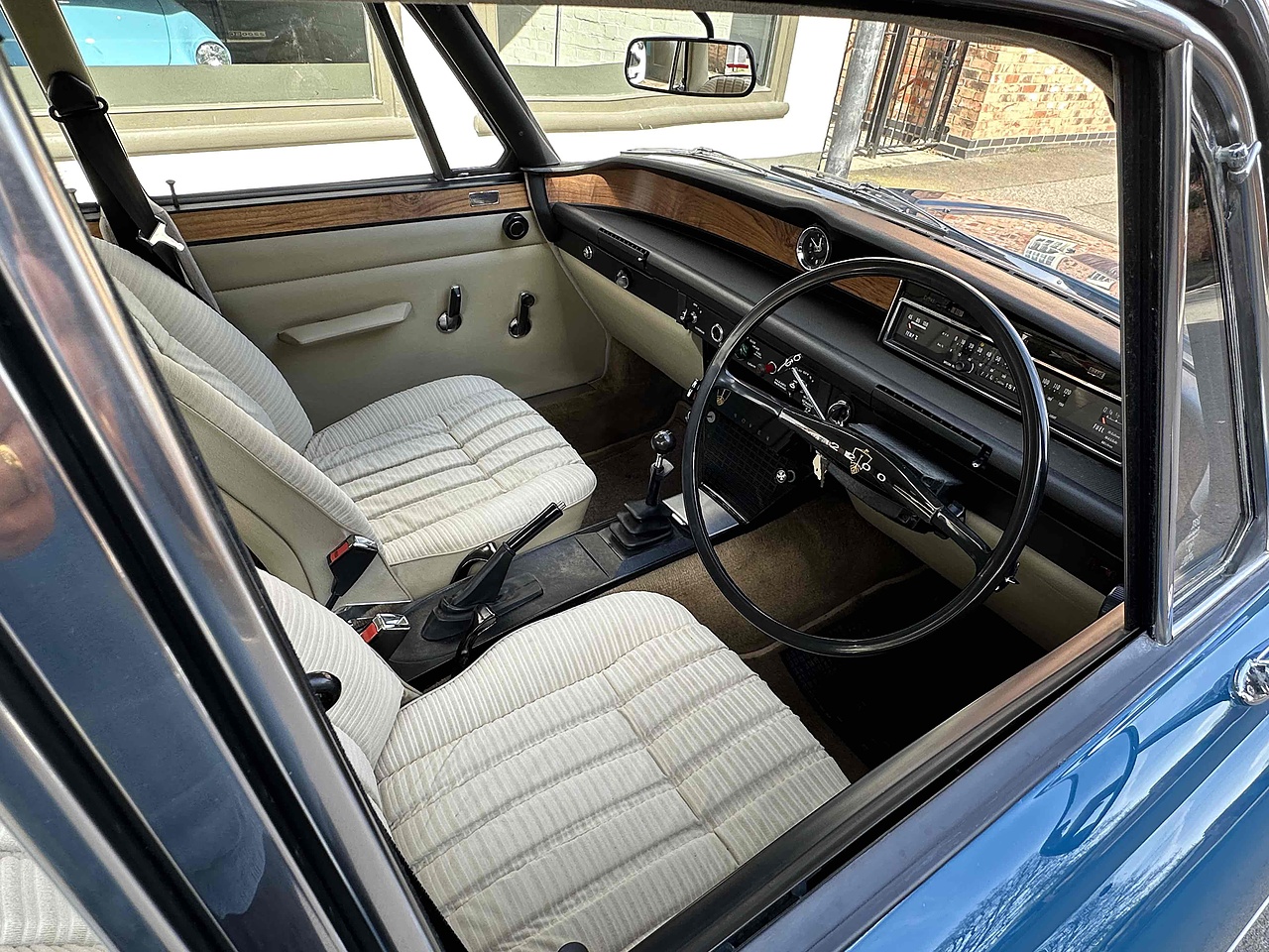 Used 1975 Rover P6 2200SC For Sale in Newark (U330) | Classicwise Ltd