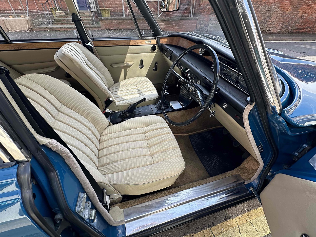 Used 1975 Rover P6 2200SC For Sale in Newark (U330) | Classicwise Ltd