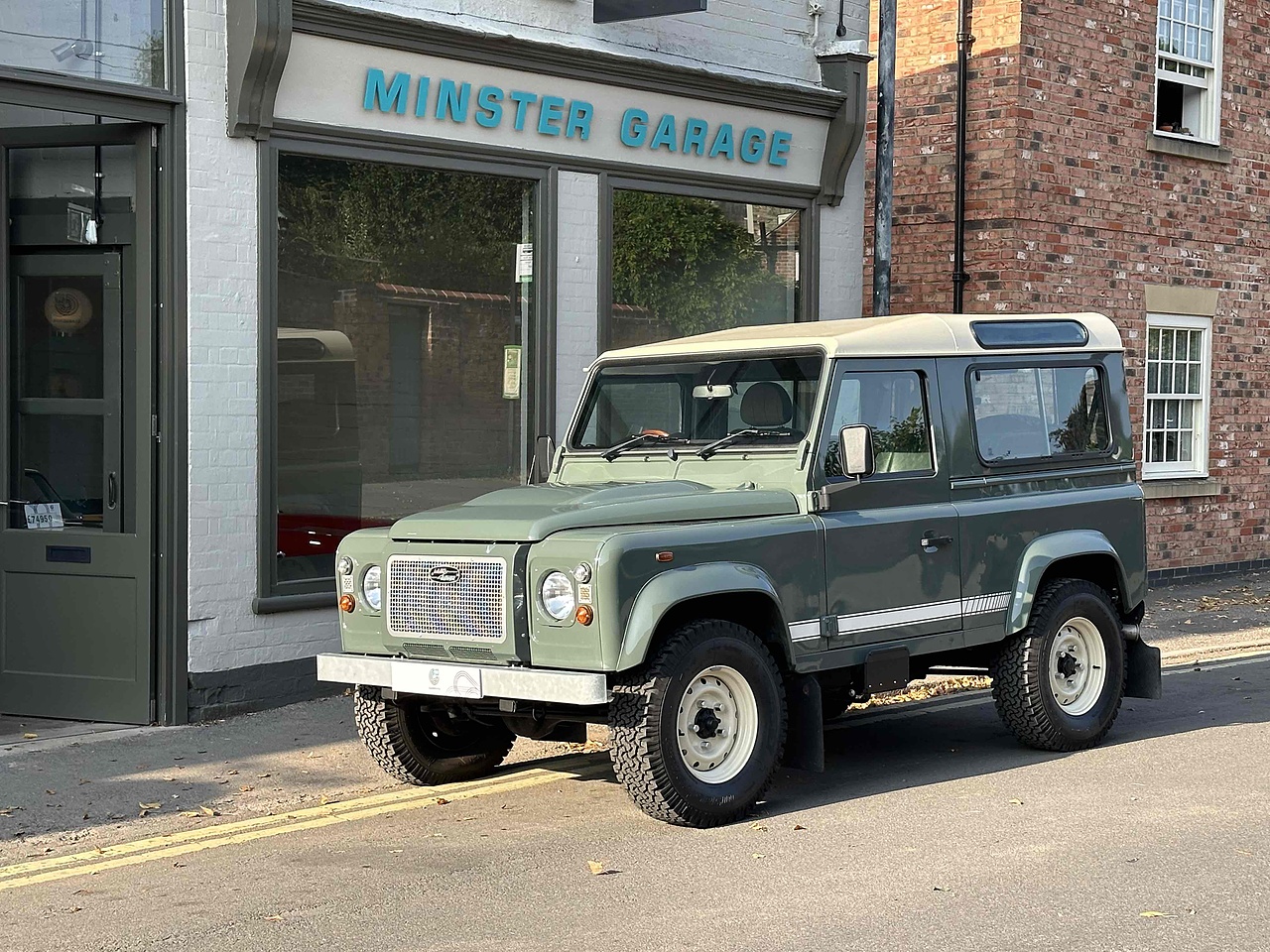 Used 2015 Land Rover Defender 90 TDCi For Sale in Newark (U390 ...