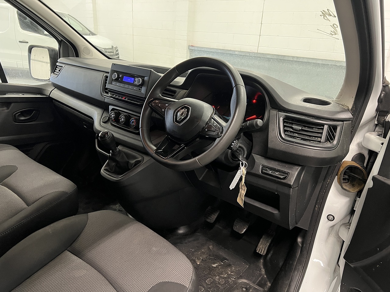 Used 2022 Renault Trafic dCi Blue LL30 Business For Sale (U1430 ...