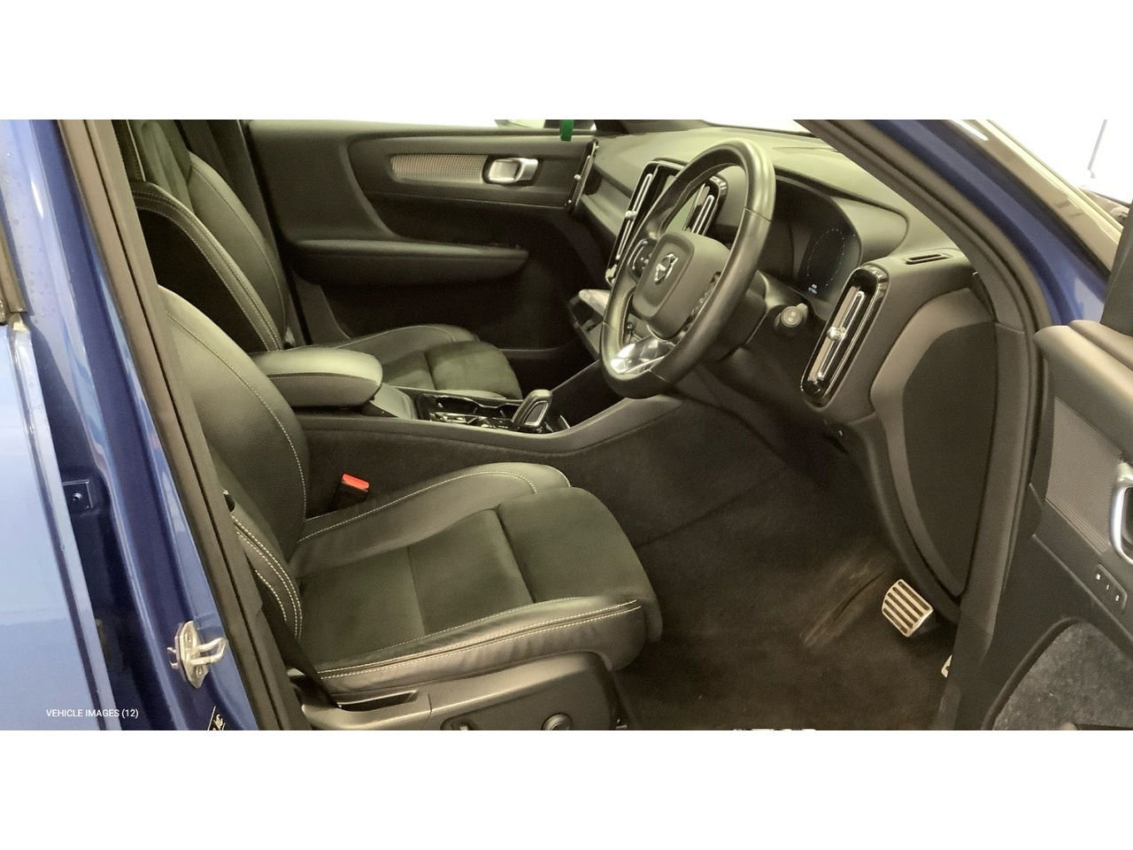 Used 2020 Volvo XC40 B4 MHEV R-Design Pro For Sale in Cornwall (U17253 ...