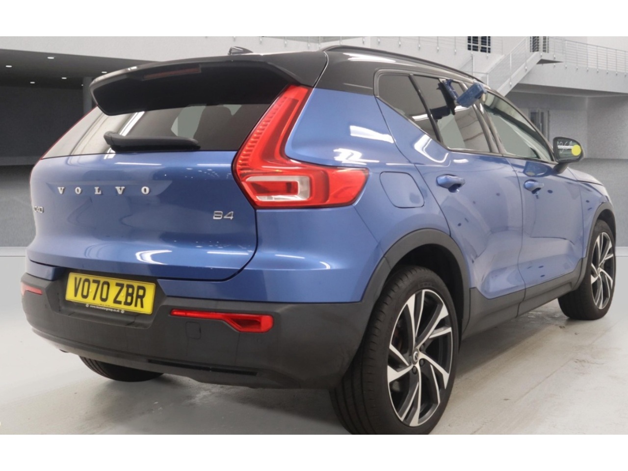 Used 2020 Volvo XC40 B4 MHEV R-Design Pro For Sale in Cornwall (U17253 ...