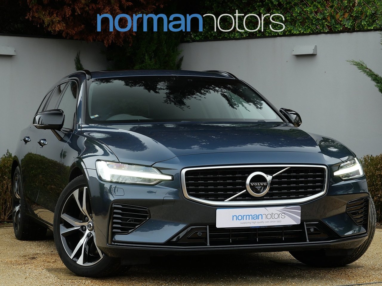 Used 2020 Volvo V60 2.0h T8 Twin Engine 11.6kWh R-Design Plus Estate ...